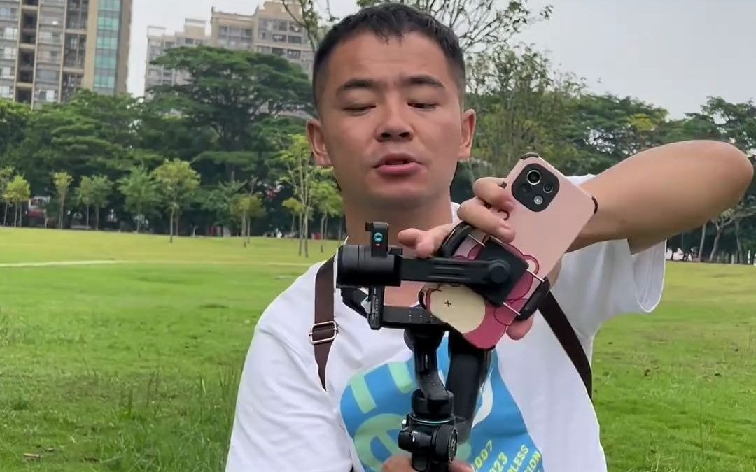新款飞宇蝎子mini2稳定器让你拍摄更轻松,看下新款mini2和老款mini...