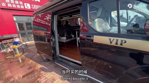 福特新全顺中轴中顶的房车,改装升级后的效果,车主说卫生间没用