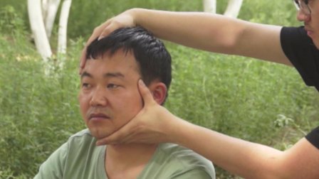 野外急救 4 颞浅动脉指压止血,在野外额头受伤出血怎么处置?让急救...