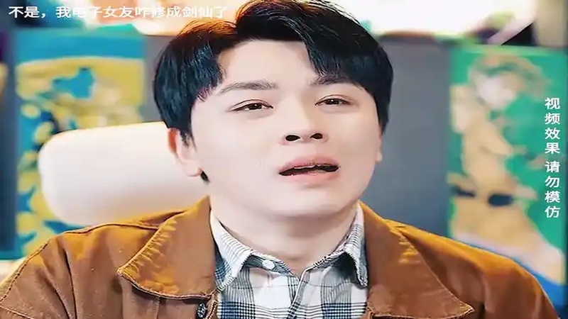 小伙竟能穿屏幕,和游戏美女NPC亲密互动!