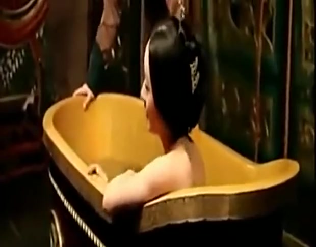 《宫锁沉香》曝琉璃洗浴激情戏花絮赵丽颖朱梓骁鸳鸯浴