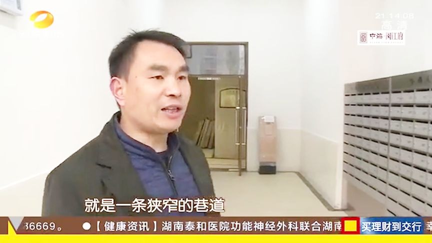 原本的架空层建起物业用房,竟还建起公共厕所,遭到数百业主抗议