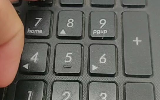 不小心误触insert键