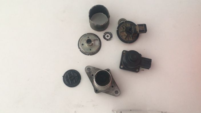 修理工手又痒了,拆解2种EGR废气循环阀了解其主要作用和工作原理