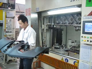 汽车仪表板IP振动摩擦焊接胎具换模 大型200公斤振动摩擦焊接机