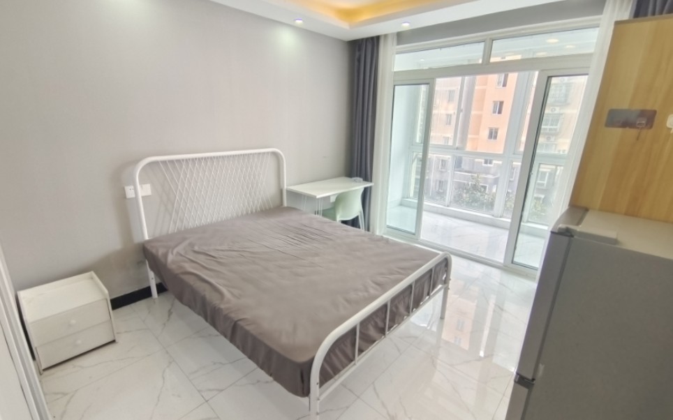 爱博三村小套阳台全燃气原始卫生间干湿分离一室户,大落地窗采光很好