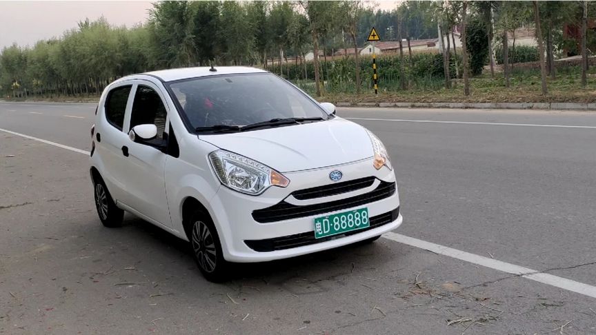 北京巽风油电两用的电动四轮车,三米七的车身,五门五座的设计
