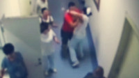 实拍:男子暴力殴打民警,被判有期徒刑1年,监控拍下这一幕