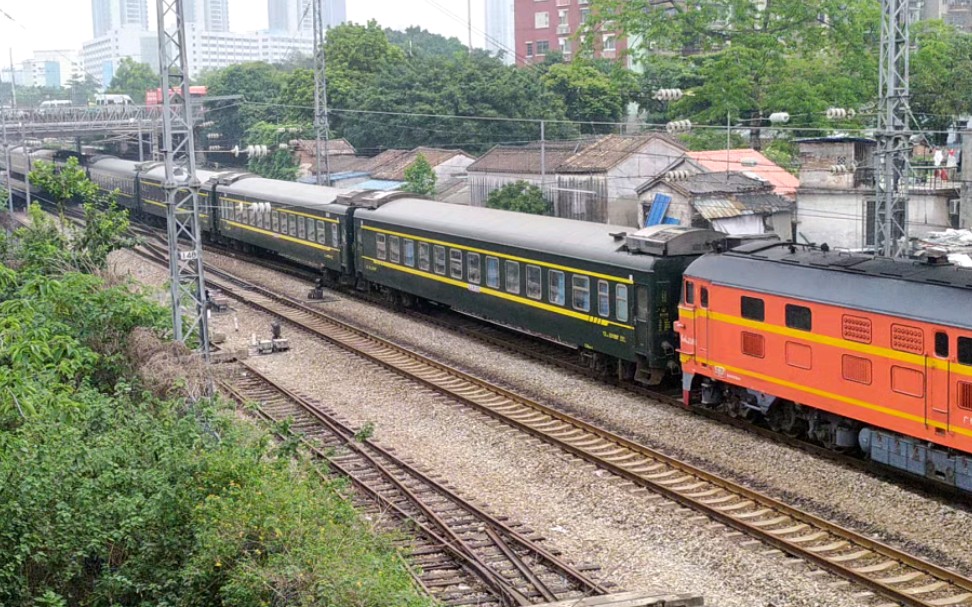 【中国铁路】K587次(深圳西站-成都站)广州西站通过