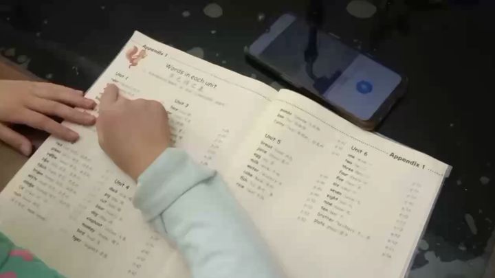 孩子每天都读英语,在钉钉上打卡,要想学好英语,每天都要坚持