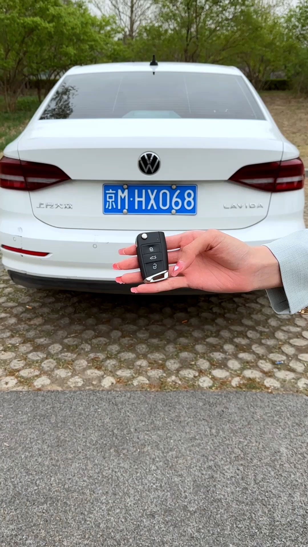 后备箱里隐藏了三个实用的功能,用对了不光能省钱关键时刻能保命!