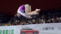 女子体操平衡木:浙江管晨辰重大失误,险些落地,惊险的一幕