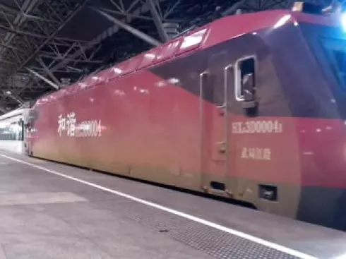 武局江段HXD3D型电力机车0004号车牵引Z27次列车上海南站五道发车