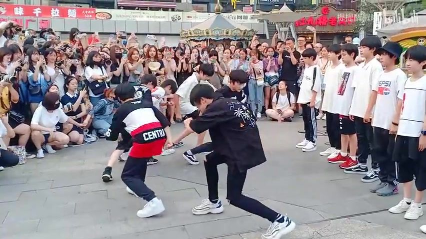 2019.8.17TF家族路演-舞蹈《boss》 是我的掏粪男孩吗?爱啦爱了