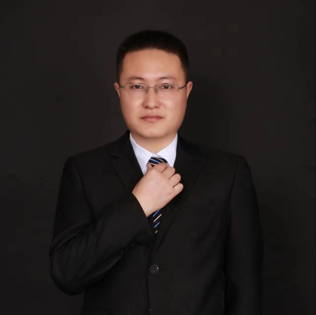 向卫明律师 