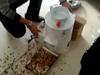 全自动板栗去皮机,下个视频继续更新
