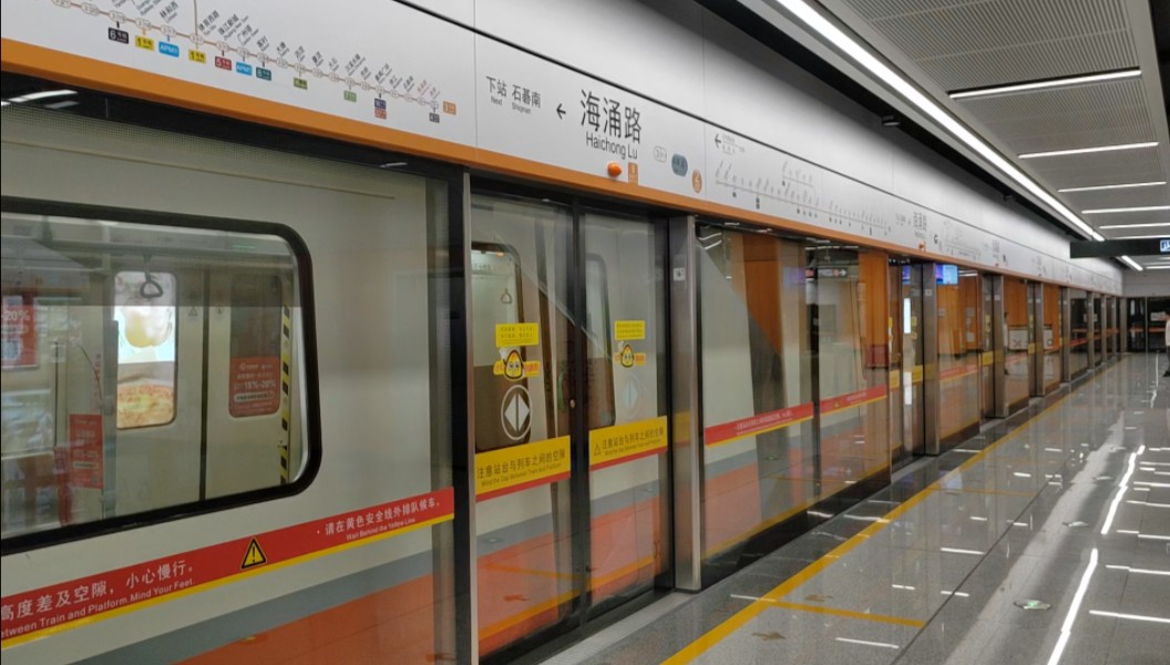 2024年11月14日,广州地铁三号线B2型电客车03X073-074海涌路站进站