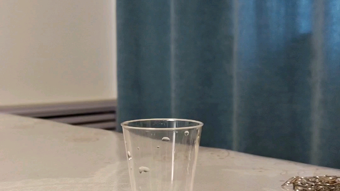 四个有趣的水表面张力小实验