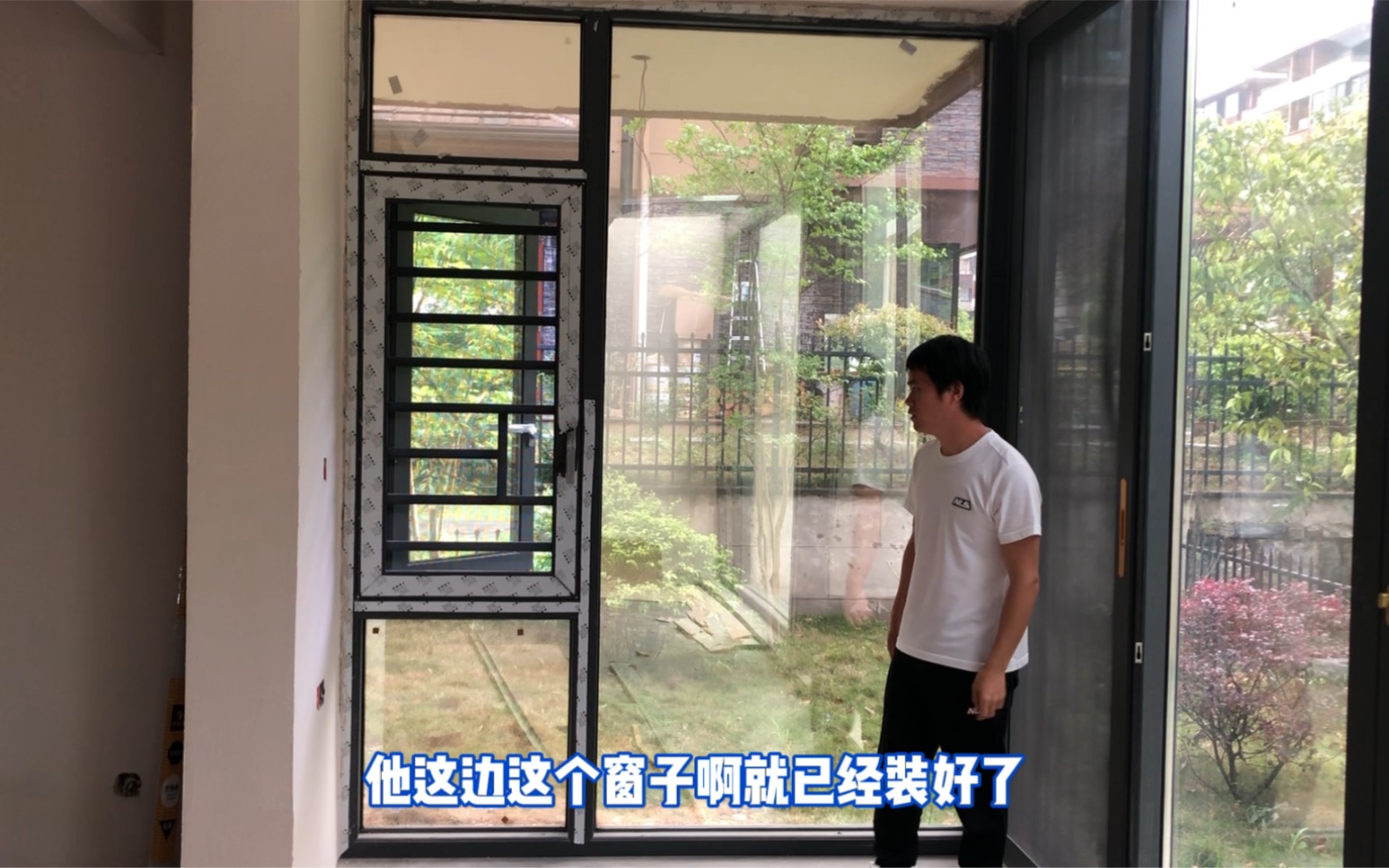 120断桥铝封阳台带推拉门,这样设计美观大气上档次,很多人都说漂亮