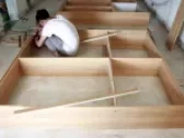 制作一套2乘1.8米的实木床,与以往不同的是高度降低,做法也不同