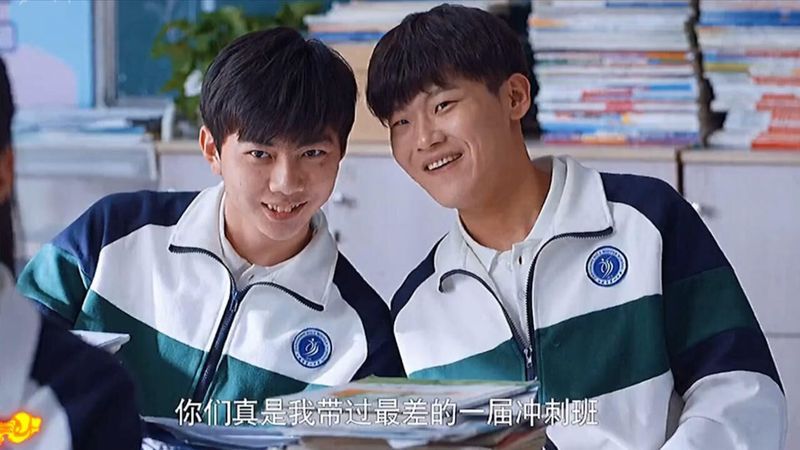 亲爸是自己的年级主任,要说的话都被儿子猜透了,这父子俩也太有意思了