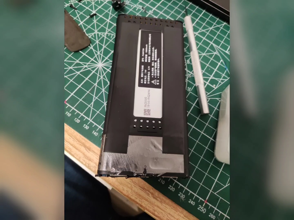 小米20000毫安充电宝拆卸过程,做个记录。