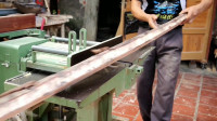 实拍木头制作成门的生产过程,实木复合门制作的工艺流程