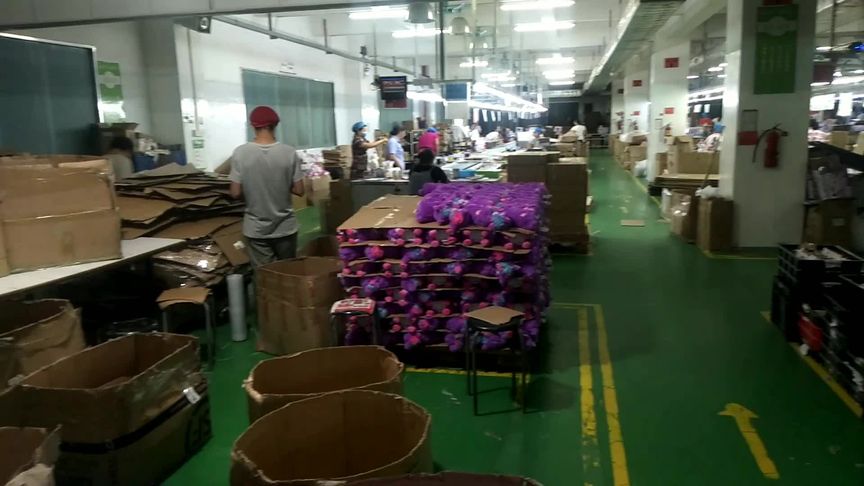 小伙在工厂加班,为什么喜欢计时,计件的工作反而很难招到人?