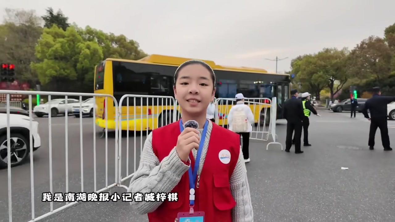 亚马·小记者一线采访,特别有范!共享嘉兴娃眼里亚马特别视角。#亚洲...