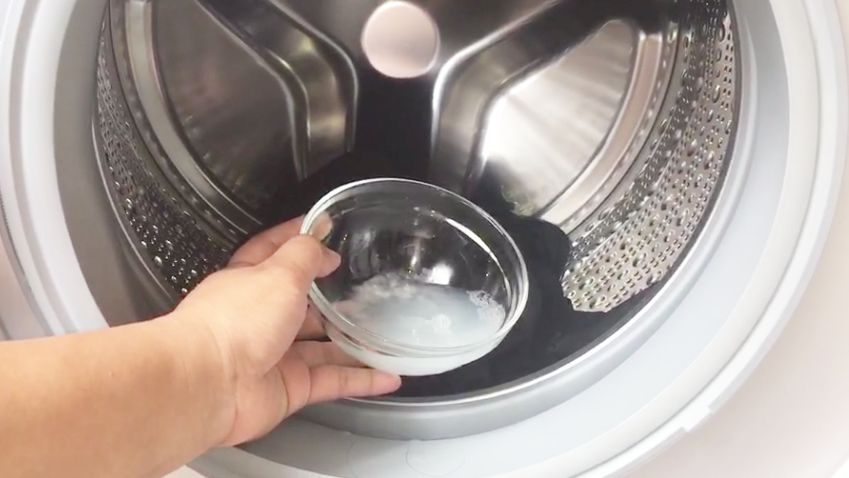 夏季衣服汗味太重怎么办?洗衣服时试试加入这碗水,轻松除味