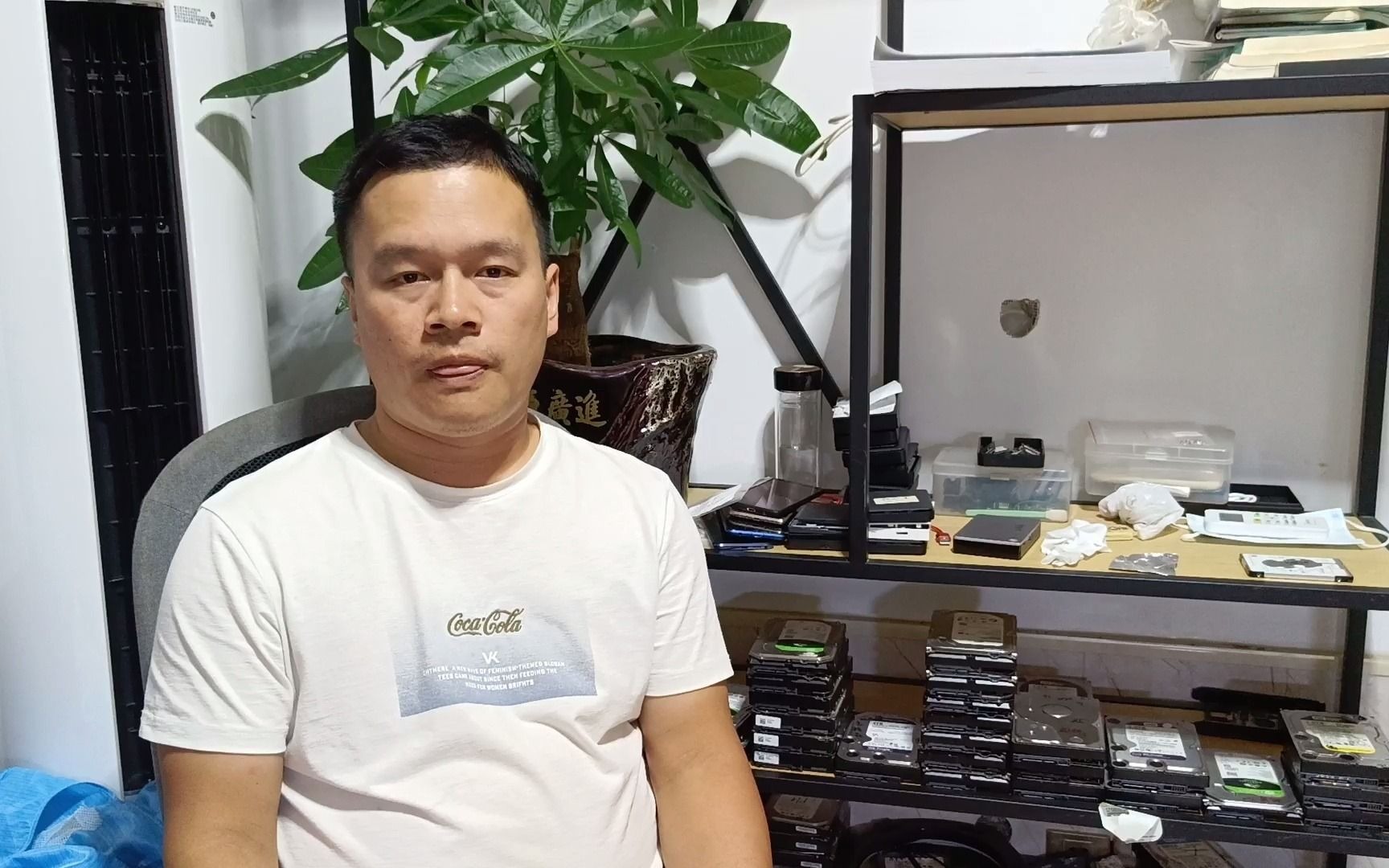 电脑固态硬盘内部结构,在硬盘坏之前会有什么症状,及时备份减少损失