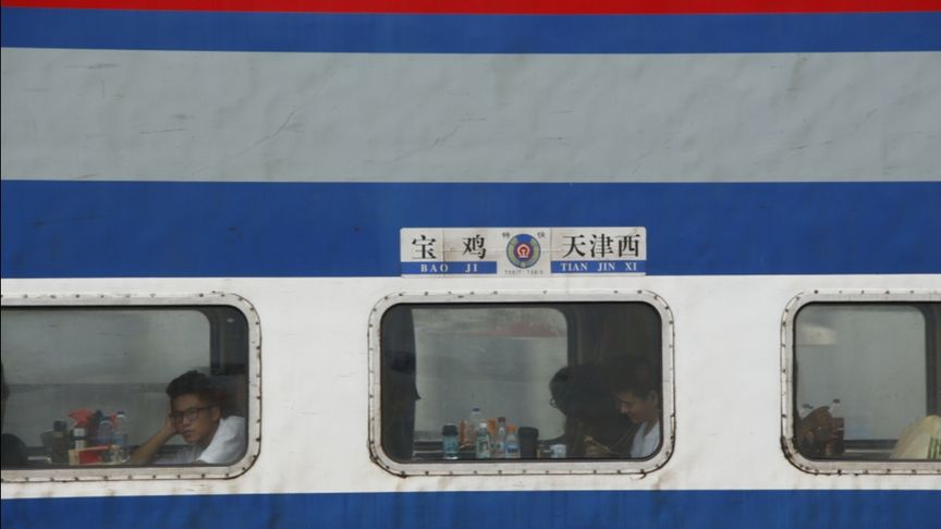 T56 次的双层车在老西安火车站发车!