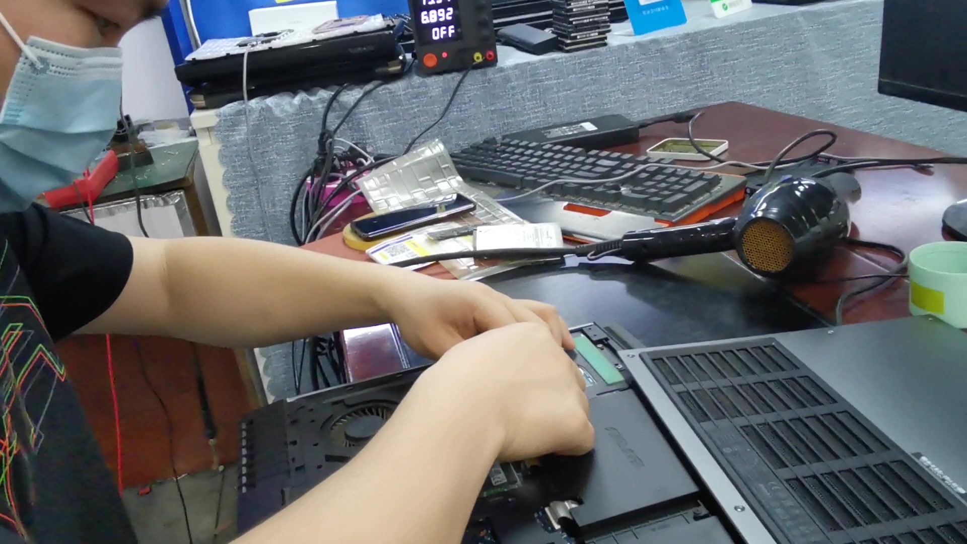 外星人笔记本发热严重,更换散热风扇,原来如此简单!