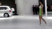 2011广州车展起亚展台车模美女如云款款走秀