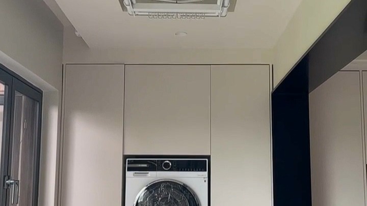 好太太D10-ZM电动晾衣架设计简洁,操作便捷,让晾衣更省心。