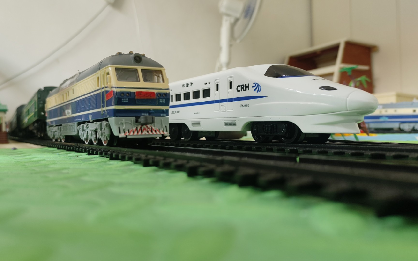 (奋发火车玩具)G1145快速通过房间站,踩K114,本务:CRH2C-20081
