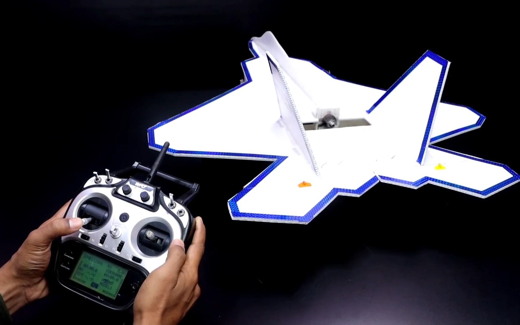 解说难得一见的印度航模手工制作过程,缺少关键步骤