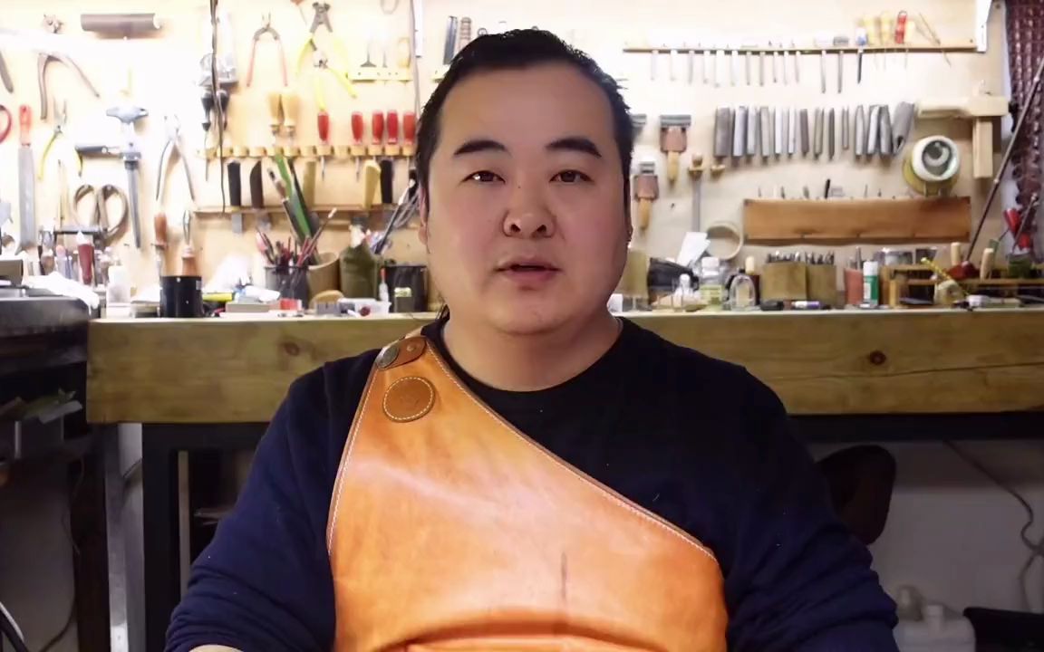 【手工皮具】教你一种基础封边方法,密度好的皮料才能水封边!