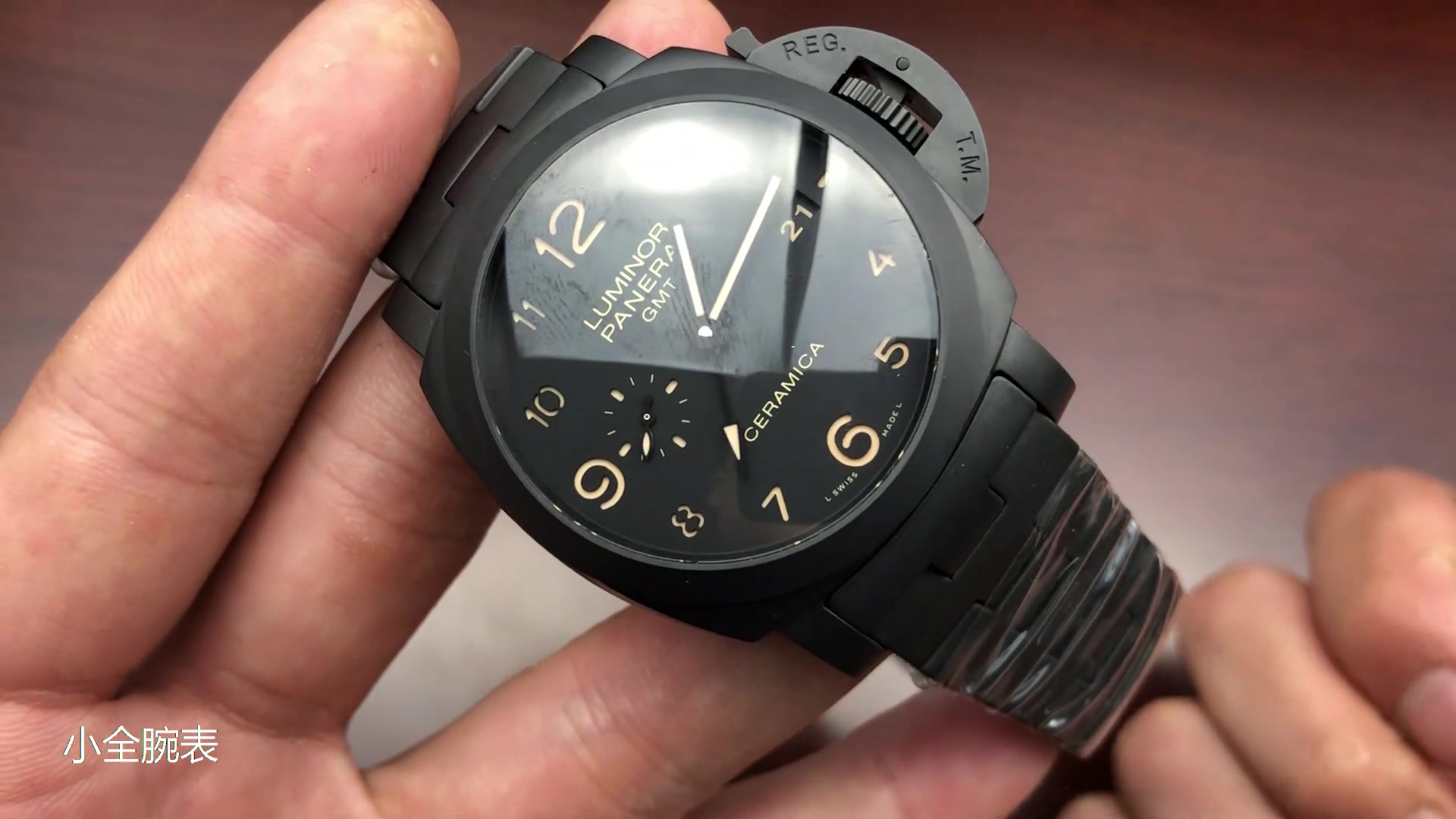 ...438全陶瓷 44mm 真正“全黑” 戴着也不怕旧的手表,划痕擦一下就掉