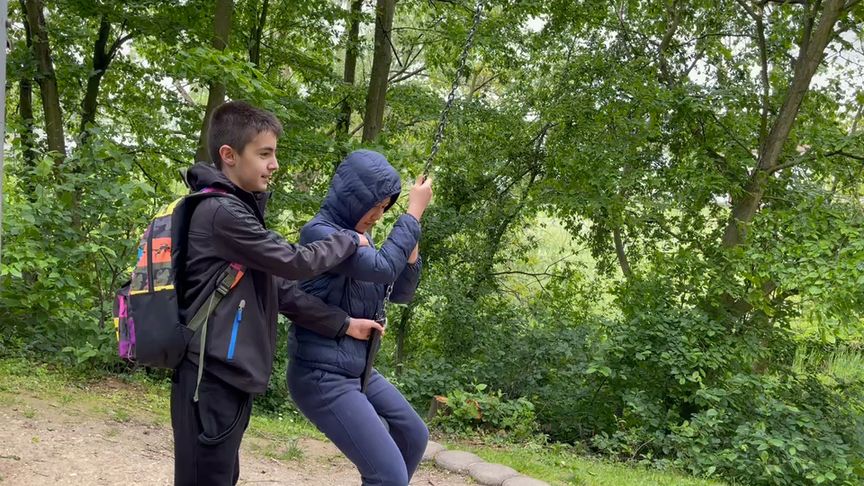 学校明天又放假了,我妈问我有作业吗?没有。