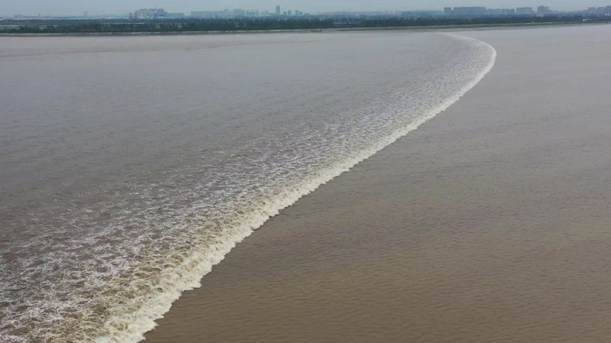 钱塘江大潮,空中看壮观一线潮