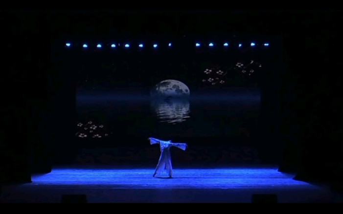 女子独舞:《春江花月夜》