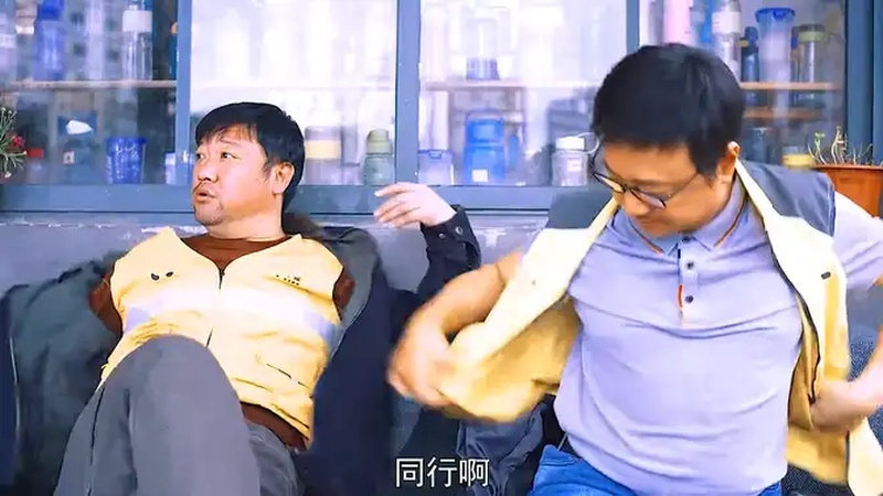 逆行人生:男人自己是送外卖的,还瞧不起外卖员,下秒太逗了