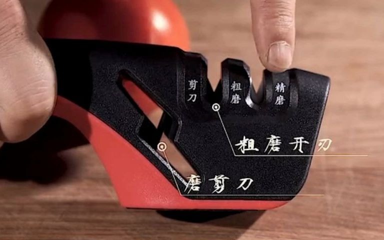 后厨刀法:磨刀器的正确用法,你真的掌握了吗?