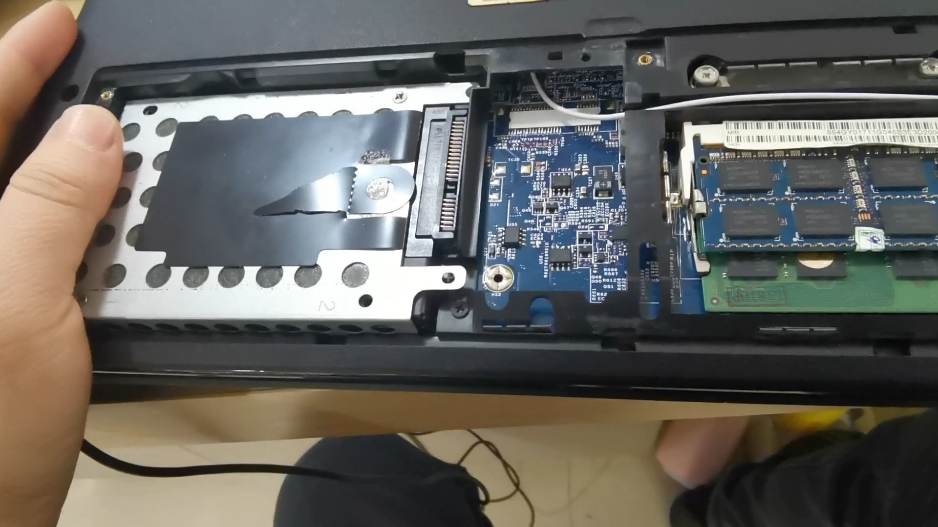 ACER宏碁4741G笔记本换固态硬盘和键盘,白拆一堆螺丝,大家看个...