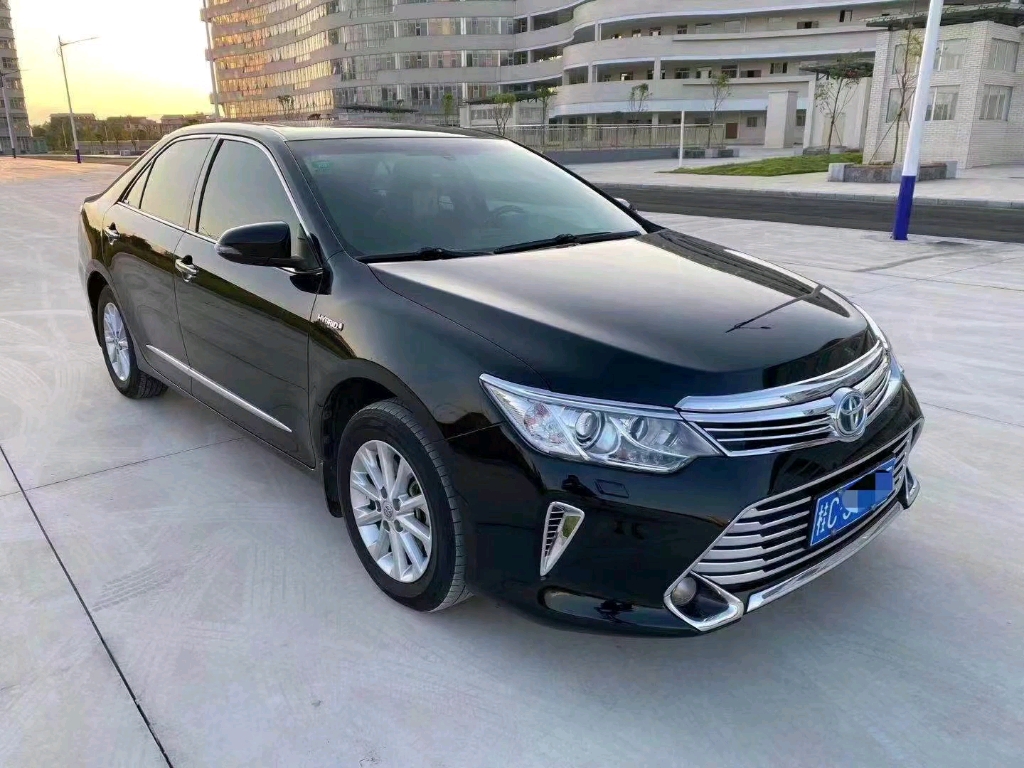 18年2月上牌双擎凯美瑞,2.5HG豪华版,新车指导价25.98那款,定速巡航,...