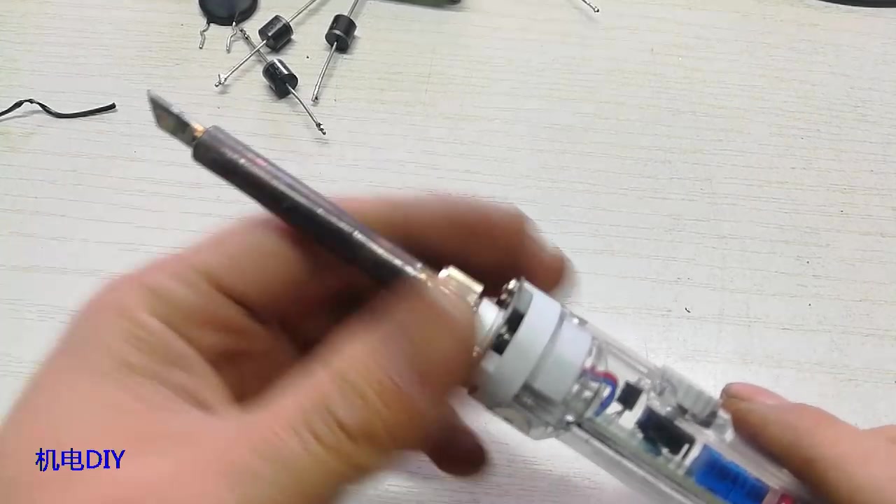 如何用万用表测量烙铁芯的好坏?