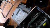 女客户笔记本WiFi上不了网,信号也搜不到,我手机也搜不到