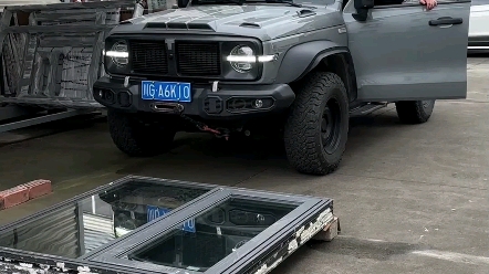 很多朋友关心的门窗结构稳定性,今天给大家现场暴力测试,直接上视频。