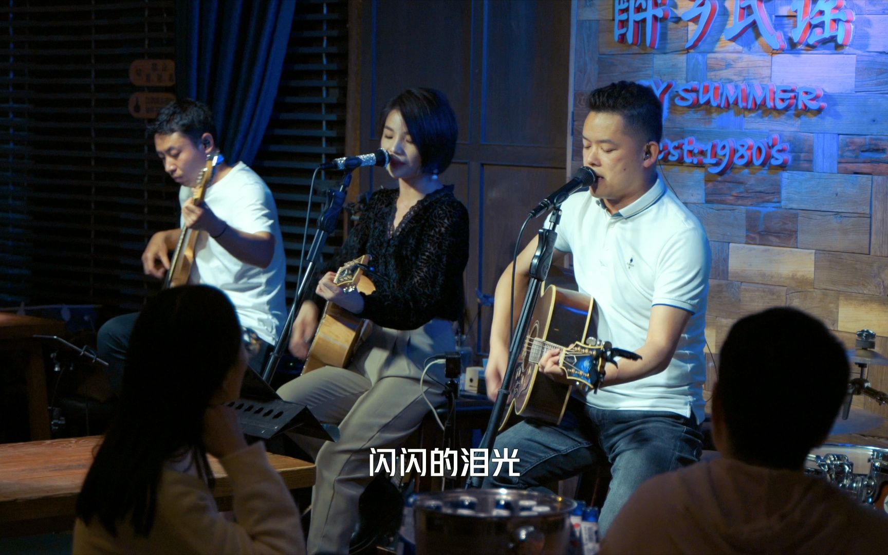 《外面的世界》完整版;外面的世界很精彩也很无奈